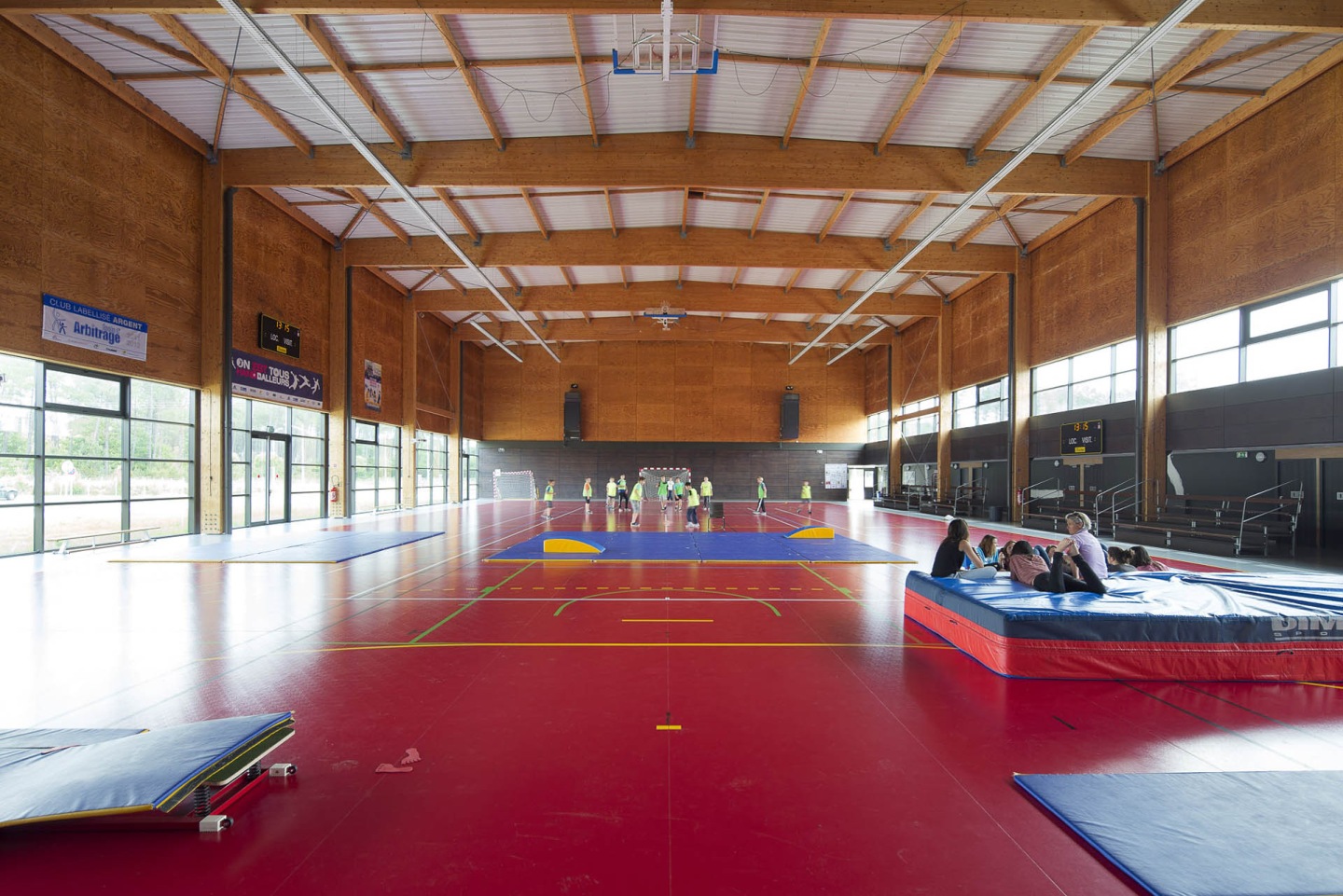 Gymnase du Collège Nelson Mandela — LCR Architectes